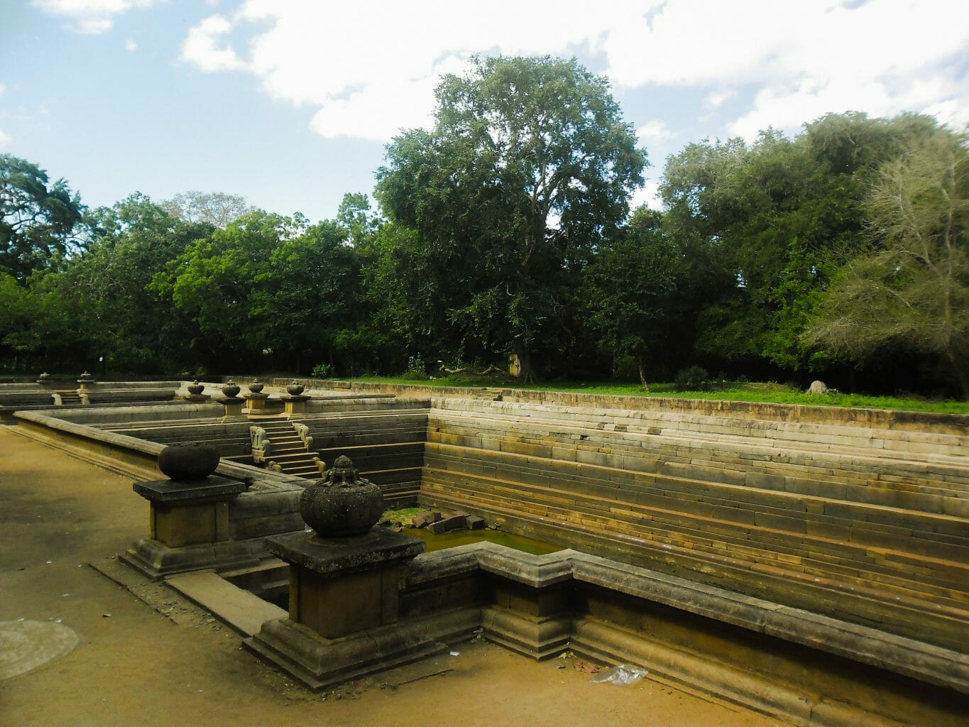 Kuttam Pokuna | lankatraveldirectory.com