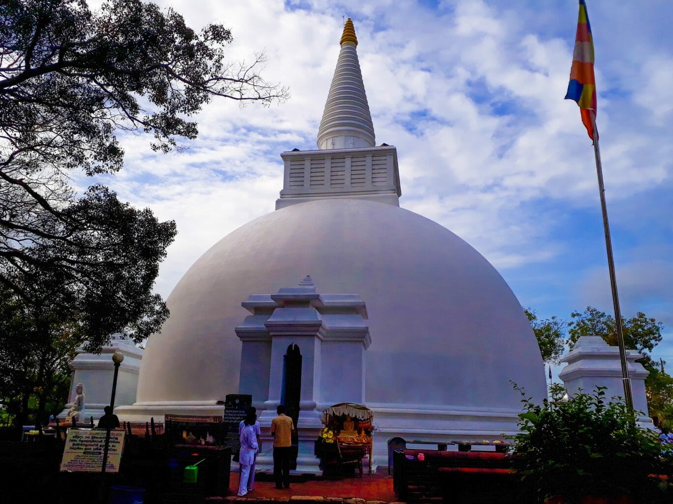 Somawathiya Stupa | lankatraveldirectory.com