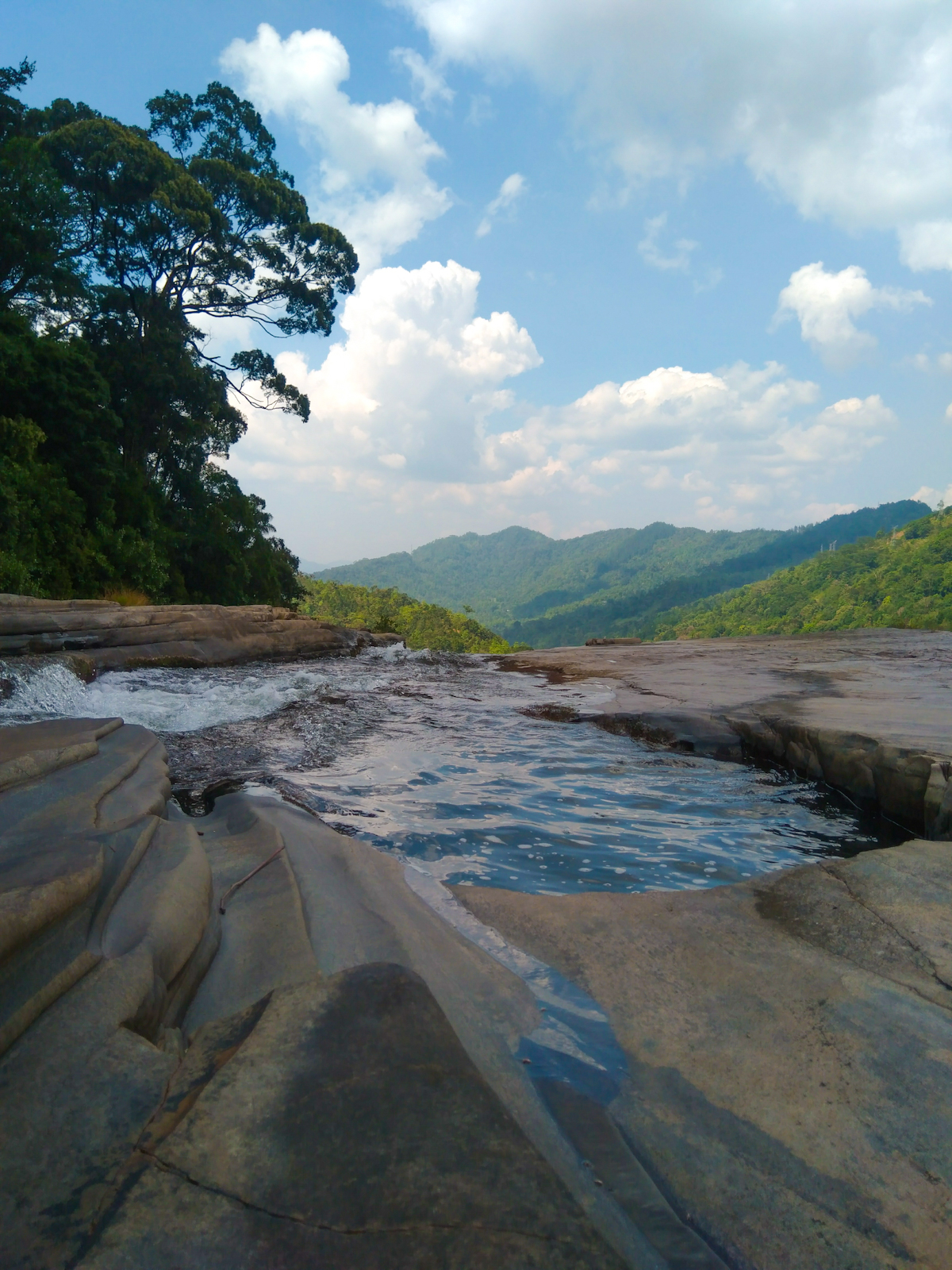 Laxapana Falls: A Guide to Sri Lanka's Powerful Highland Cascade ...